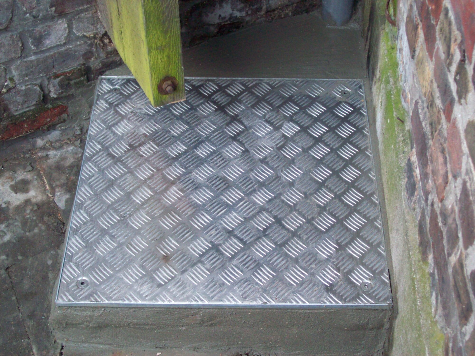 Putdeksels op maat, Antigeurdeksels | De Beerputspecialist - Antwerpen